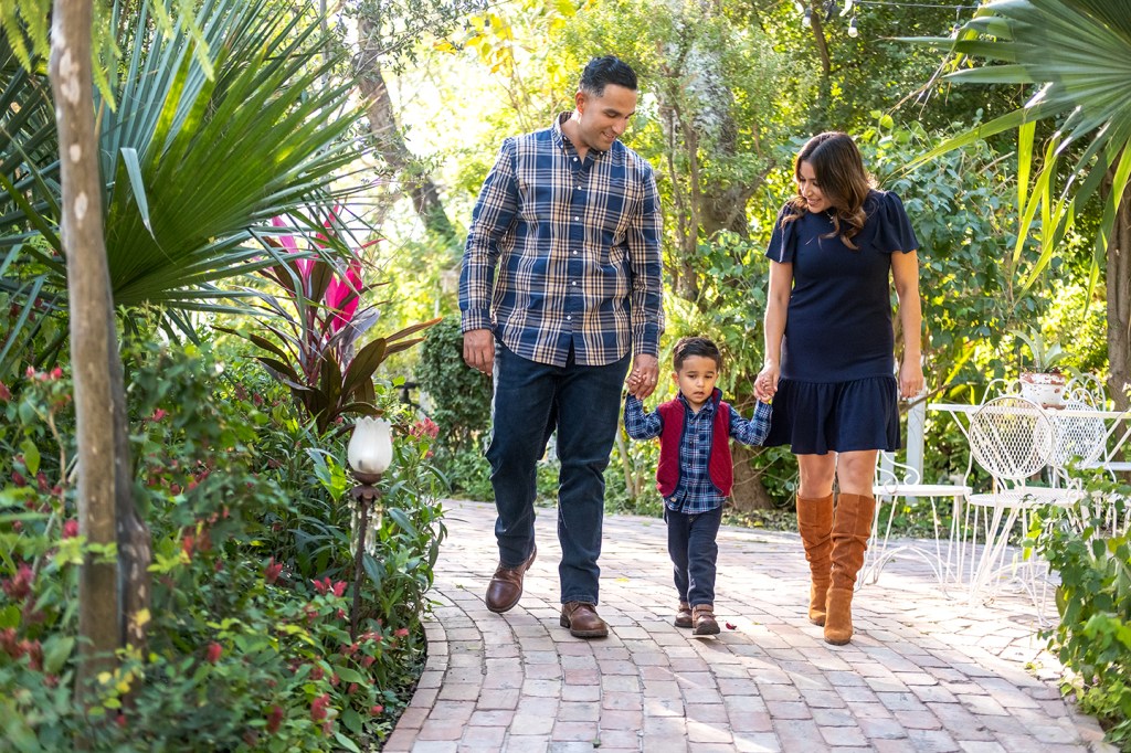 Ysquierdo Family Portraits – The Bryan House – Mission, Texas – Bee ...